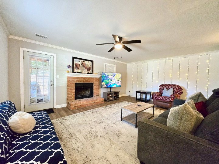 Cheerful 2-bedroom 2.5 Bath Townhouse - Marietta, GA