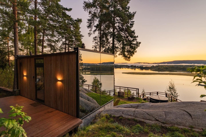 The Wonderinn Mirrored Glass Cabin - Norway