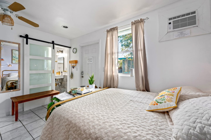 Salthaus | Saltwater Pool & Spa | Poolside Suite B - West Palm Beach, FL