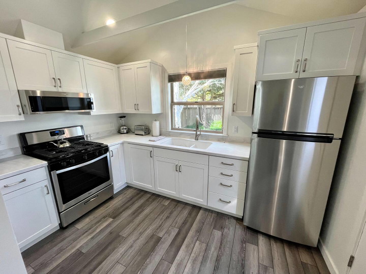 11th Street Studio ~ New/ Stylish & 3 Blocks To Pl - Arcata, CA