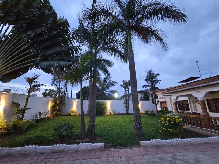 Hello Holidays District Ix; 3 Bedrooms; 2 Bathrooms, Garden - Burundi