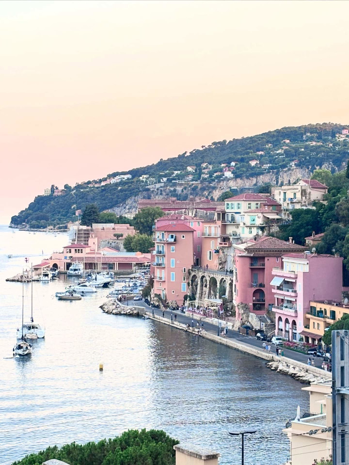 Esprit Villefranchois
Gare & Plage à Pied - Villefranche-sur-Mer