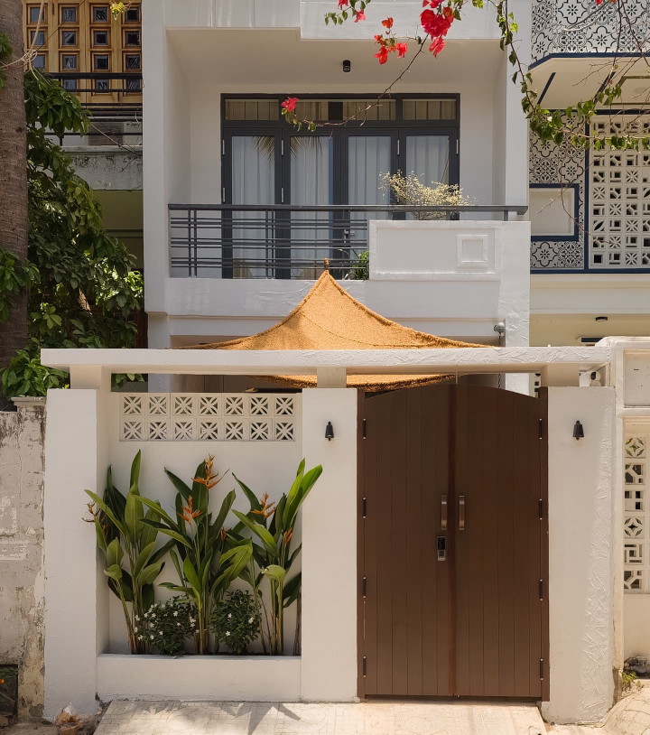 Beachside Gem: Sunlit Home With Garden - Vietnam