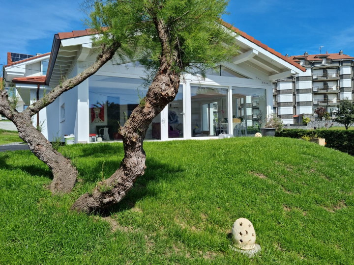 Preciosa Villa Con Piscina Privada Y En La Playa - Noja