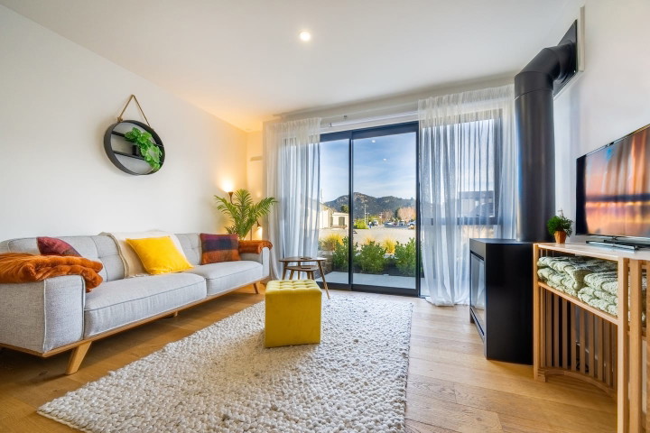 Alpine Sun & Mountain Views - Wanaka