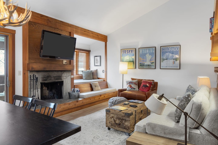 Outpost: Larkspur 1223 - Teton Village, WY