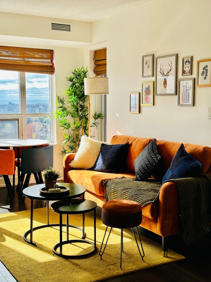 Chic Urban Retreat With Free Parking, Gym & Pool! - Toronto