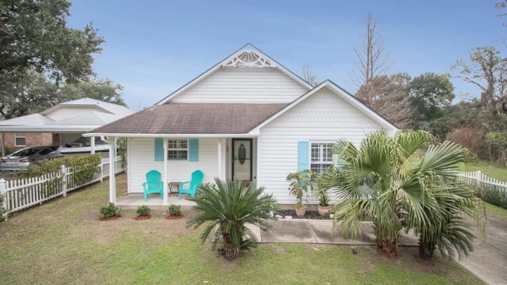 Rochelle's Coastal Cottage - Gulfport, MS