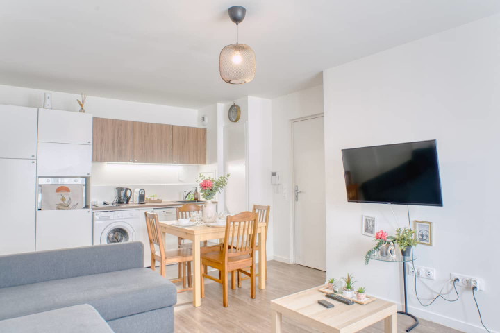 Logis Agréable - 5 Personnes - Parking Gratuit - Aubervilliers