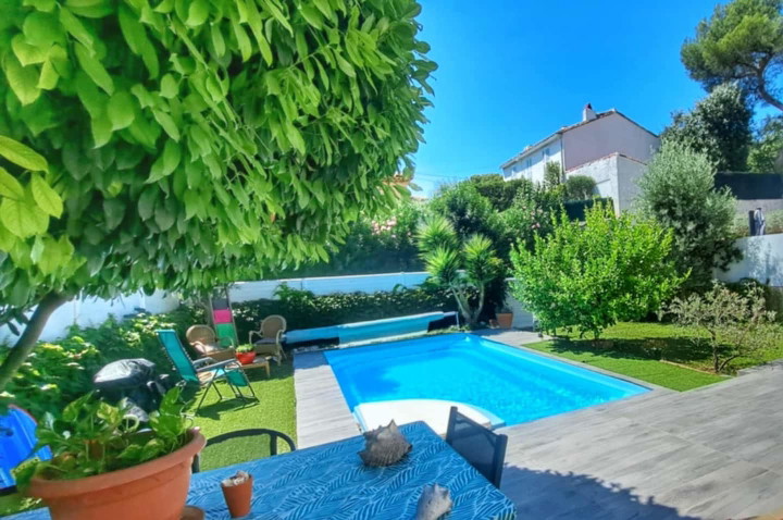 Jolie Maison Avec Piscine - Marseille