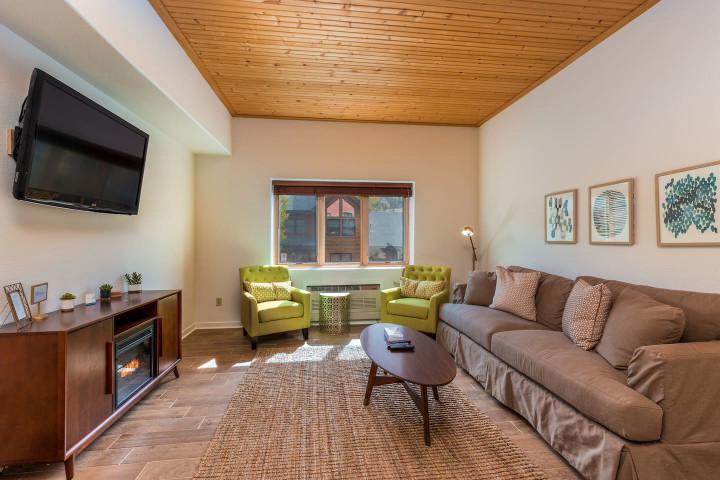 Great Mountain Views & Ideal Location Near River - Colorado