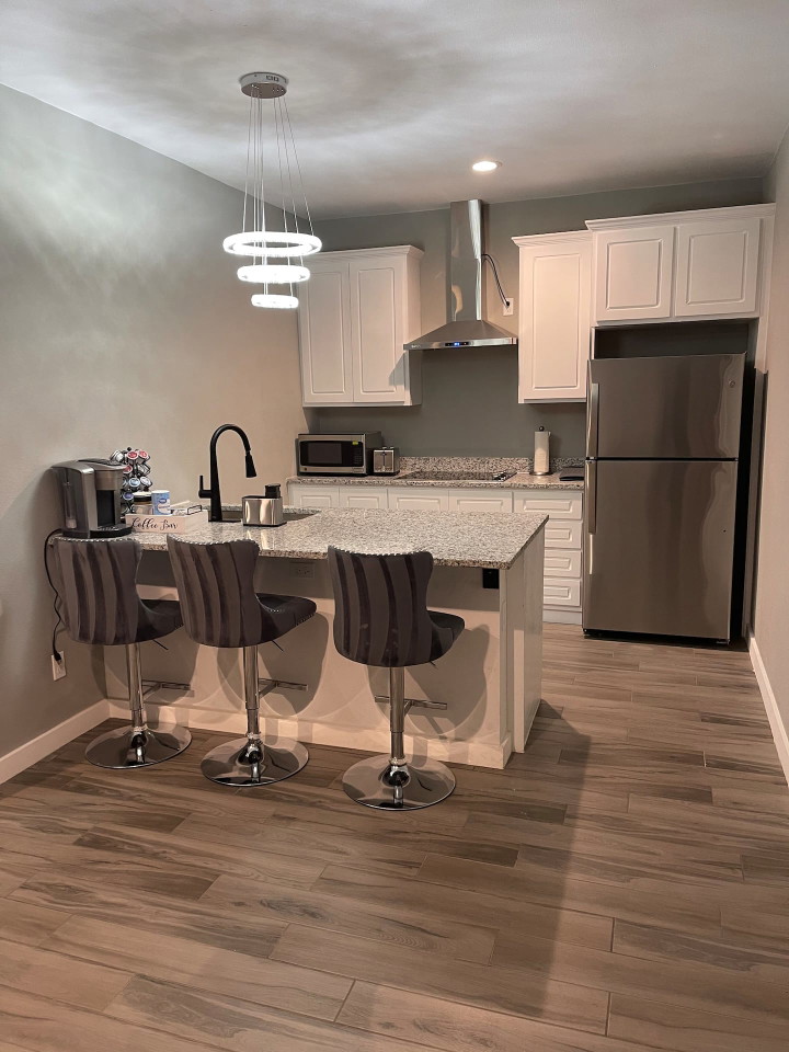 Barreras Rental Homes Apartments B - Midland, TX