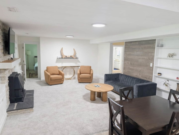 Binny From Abby:
3br Suite W/ Patio, Gaming Room - Abbotsford
