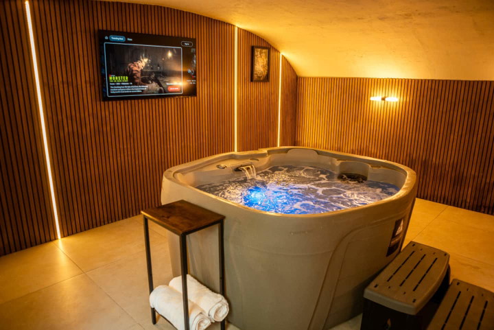 Four Bedroom Hot Tub Apartment - Leeds