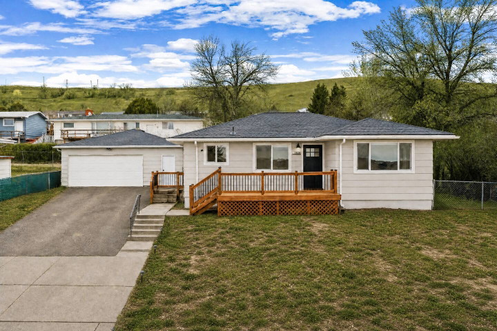 Ez Stay: 3br/2ba Modern Home W/ Office & Deck - グレート・フォールズ, MT