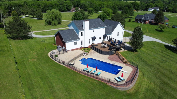 Family Retreat-pool, Theater, Fire Pit + 7 Acres - Springfield, TN