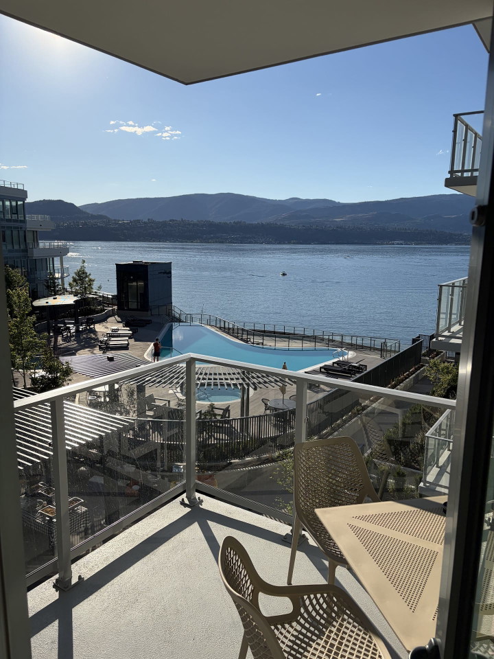 Lakefront Condo At Luxury Resort - Kelowna