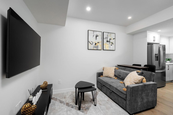 Modern 2 Br Basement Suite In Northwest Calgary - Alberta