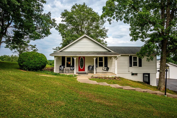 Painters Pointe | Hot Tub 80 Scenic Acres - Brown County, IN