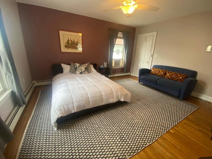 Renovated Apartment Just Minutes From The T! - Boston, MA