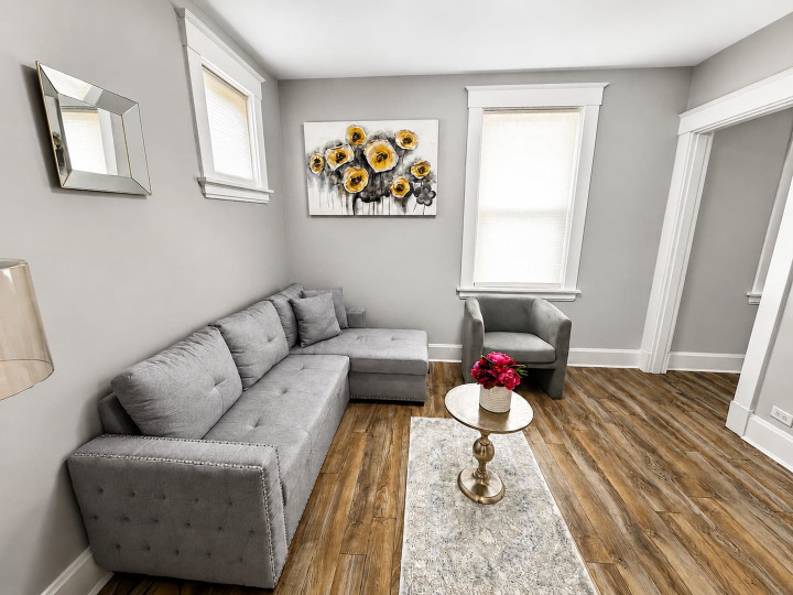 Stylish 2br Obryonville Apt Near Downtown Cincy - Cincinnati, OH