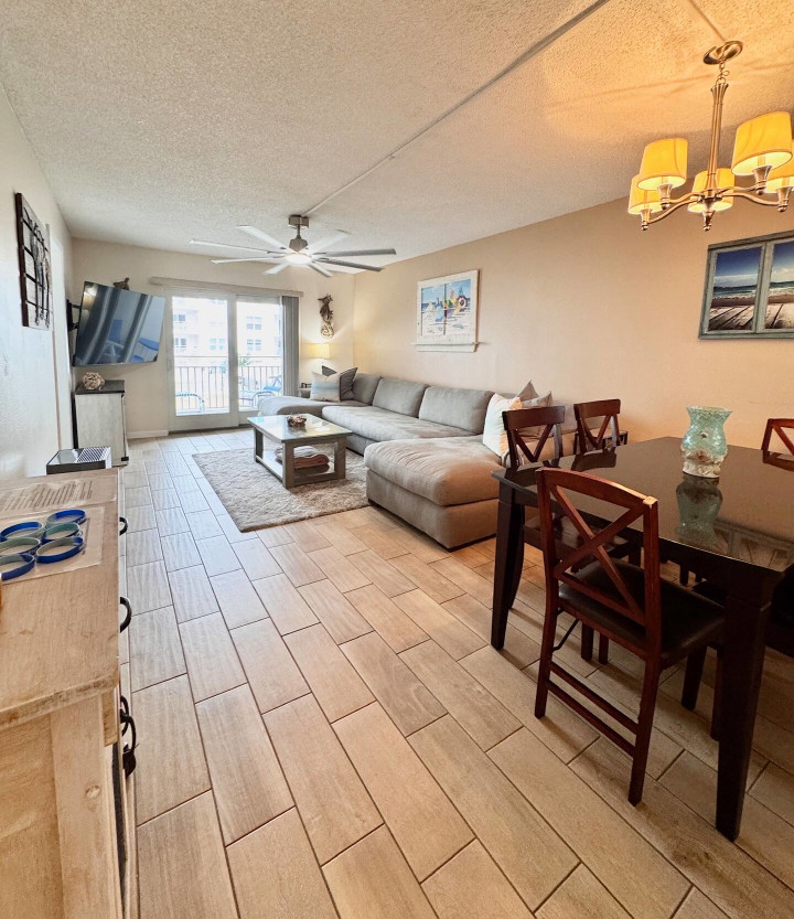 Cozy Beach Retreat - New Smyrna Beach, FL