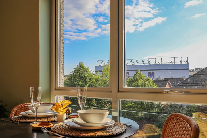 Noah Suite | Central 2br Sleeps 4 Parking - Barry