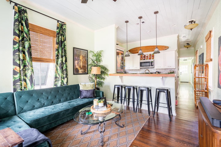 Stylish, Mid-town Cottage And Pet Friendly - Galveston