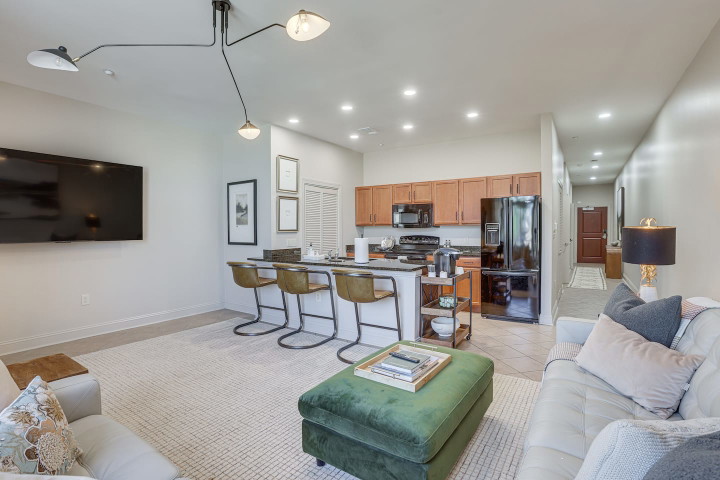 Walk To Ua Campus: Apt W/ Secure Parking! - Tuscaloosa, AL
