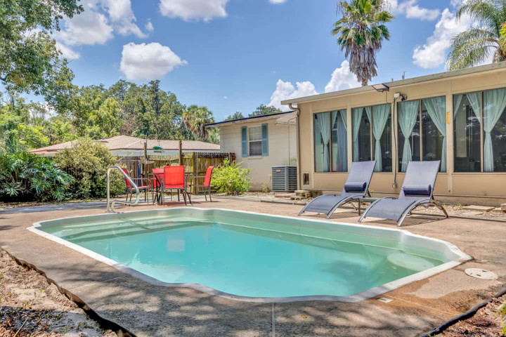 Stylish In-town Escape Heated Pool & Relaxing Vibe - Jacksonville