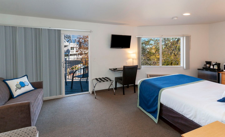 Balcony Guest Room - King - Duluth, MN