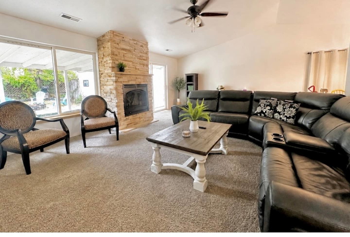 Hot Tub! King Bed-firepitt-near Airport& Freeway - Medford, OR