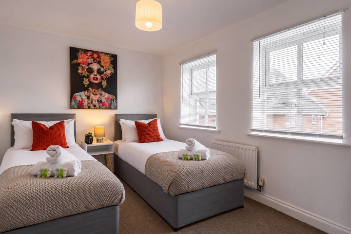 Oriel House  Sleeps6  Parking  Work Desk  Wifi - Buckinghamshire