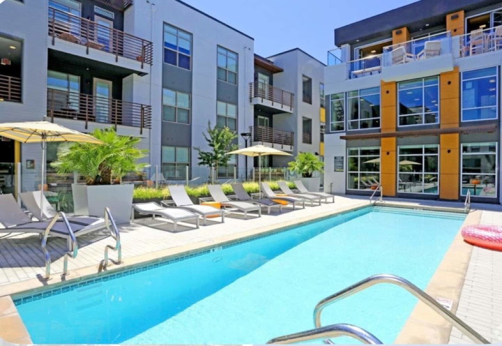 West Hollywood Oasis  Pool, Gym & Free Parking - West Hollywood, CA