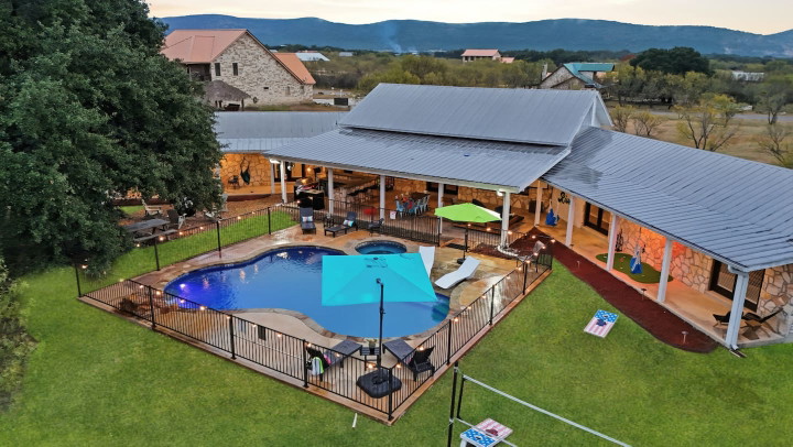 Outdoor Theater~near River~pool~hot Tub~mini Golf - Concan, TX