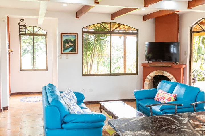 Countryside 4-bedroom Home! Amazing Vistas - Costa Rica