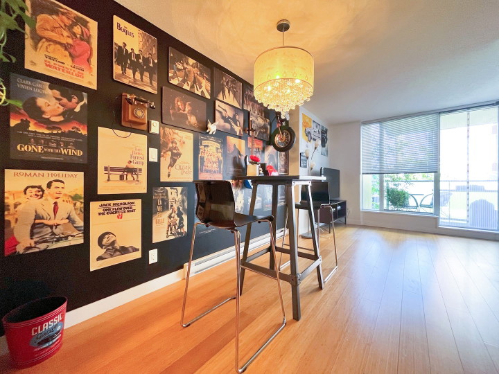 Nostalgia-style Apartment - North Vancouver
