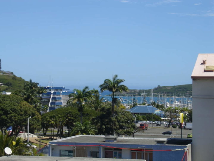 Large F2 Apartment Located In The City Center - New Caledonia