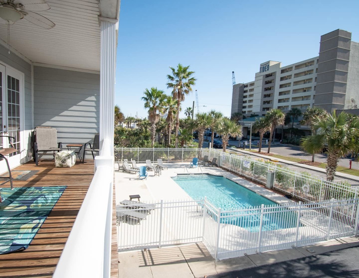 Pool Plus Ocean Views~ A Walk To Downtown - Folly Beach, SC