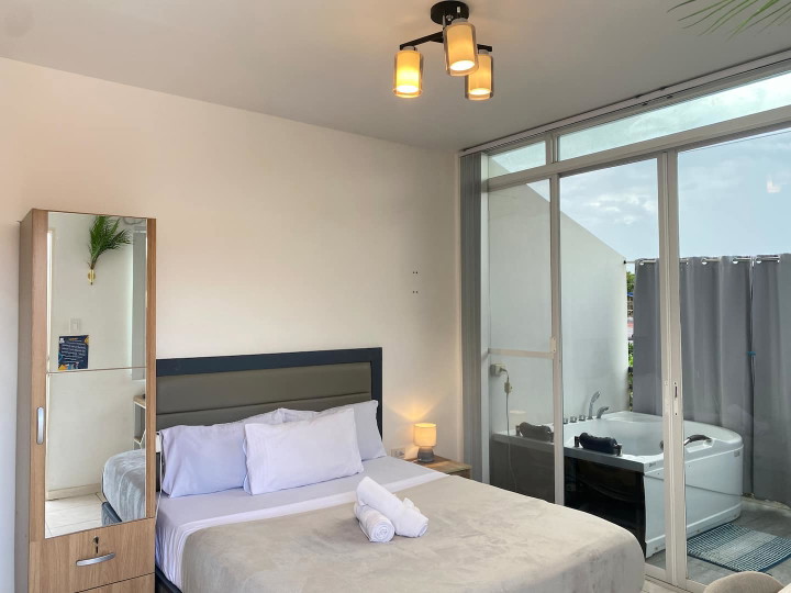 3 Jr Jacuzzi Suite/queen/ac/hot Water/wifi/netflix - Panglao