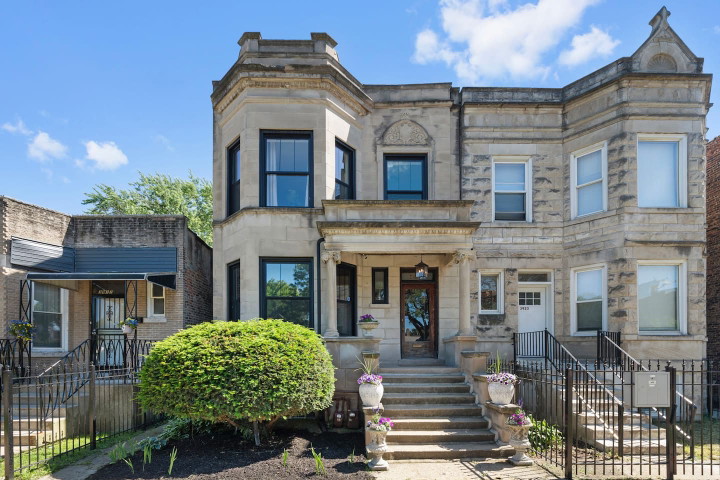 Beautiful Chicago Greystone - Chicago, IL