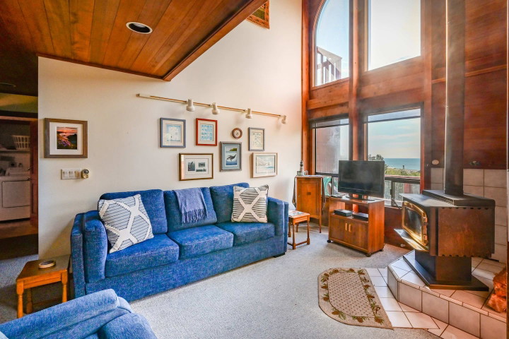 Ocean View Home With Fireplace, Hot Tub, Deck - Mendocino, CA
