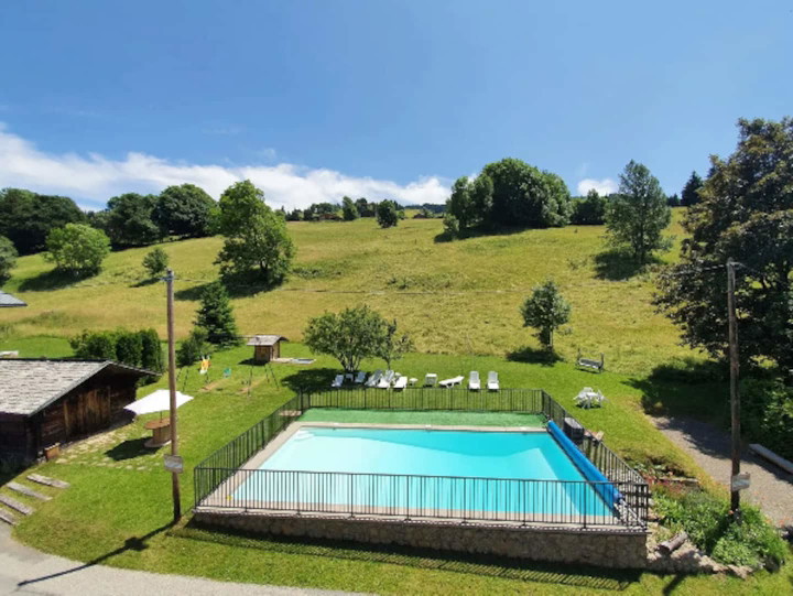Le Paccaly, Piscine Et Aire De Jeux - Notre-Dame-de-Bellecombe