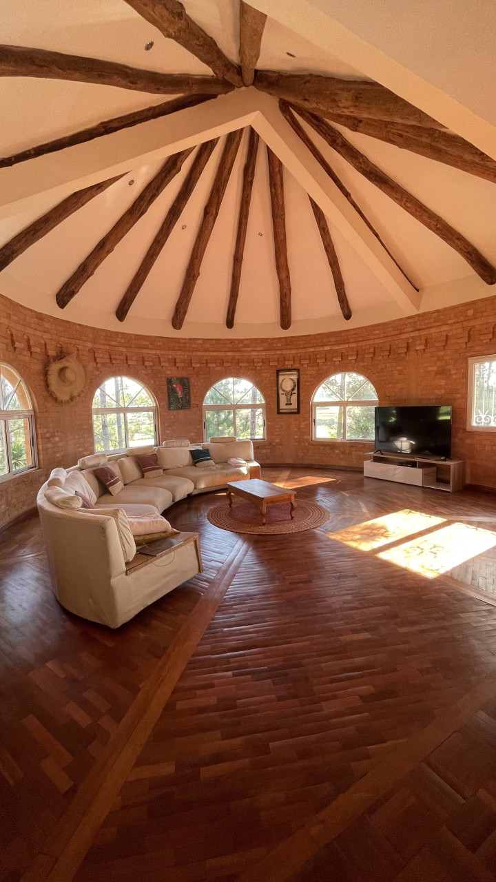 Maison Circulaire Dexception Au Cœur Des Pins - Antananarivo