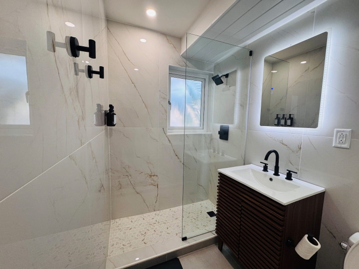Two Bedroom Modern Beach Flat - Nassau