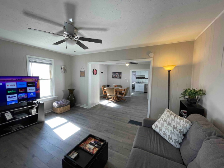 (Tom) Full House Very Close To Memorial Stadium - Lincoln, NE