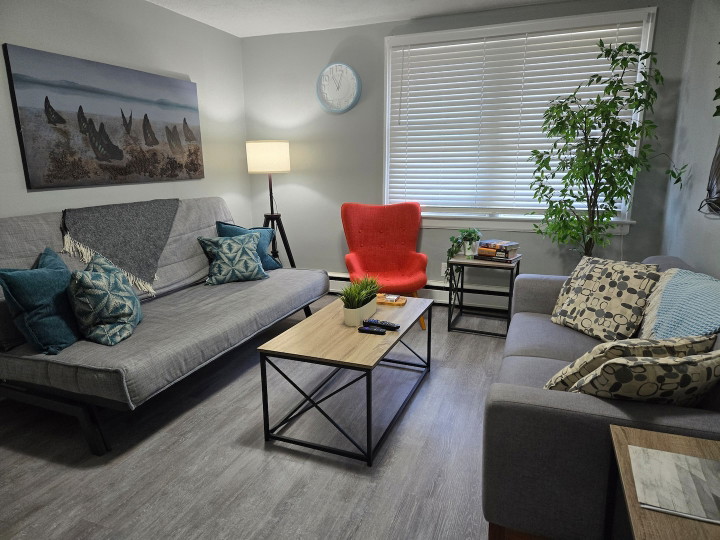 Cozy Suite Downtown W/ Private Entrance & Kitchen - Sault Ste. Marie
