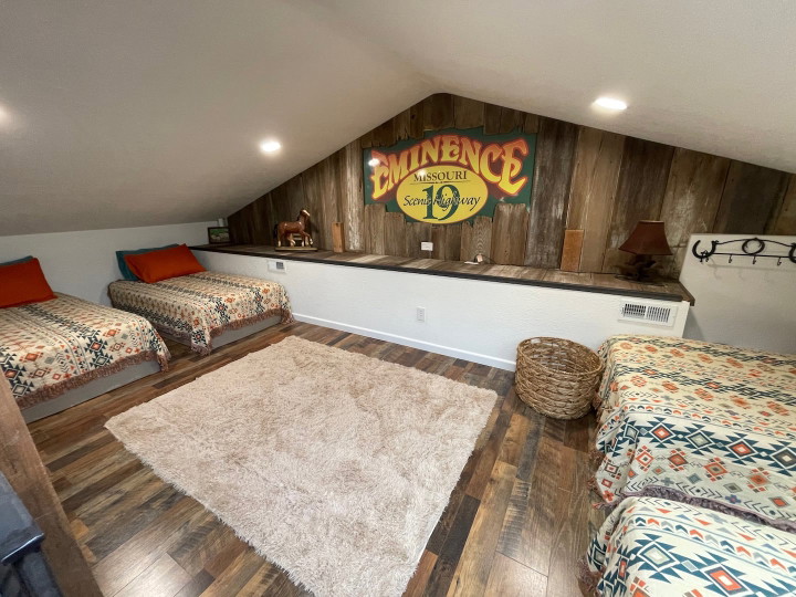 Barn By The Creek - Eminence, MO