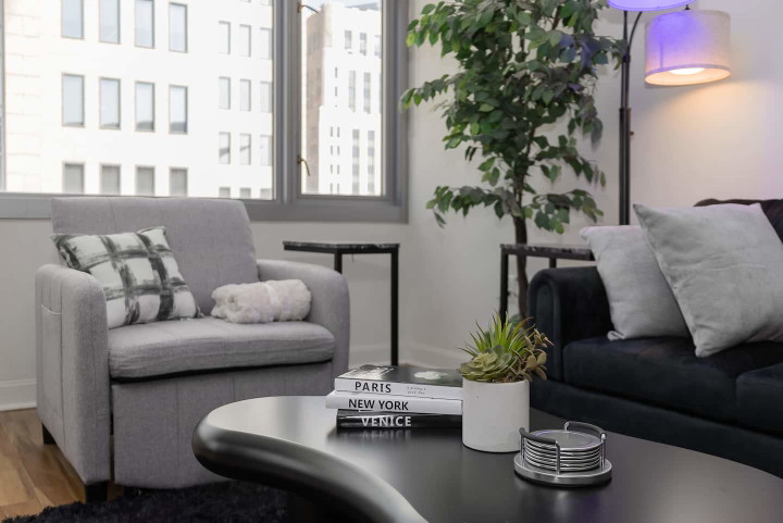 High Rise | Free Parking | Balcony | Spacious -
