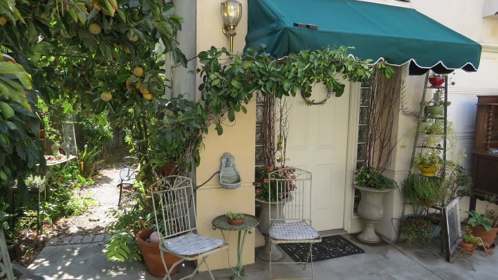 Contemporary Studio With Small Town Charm - Los Angeles